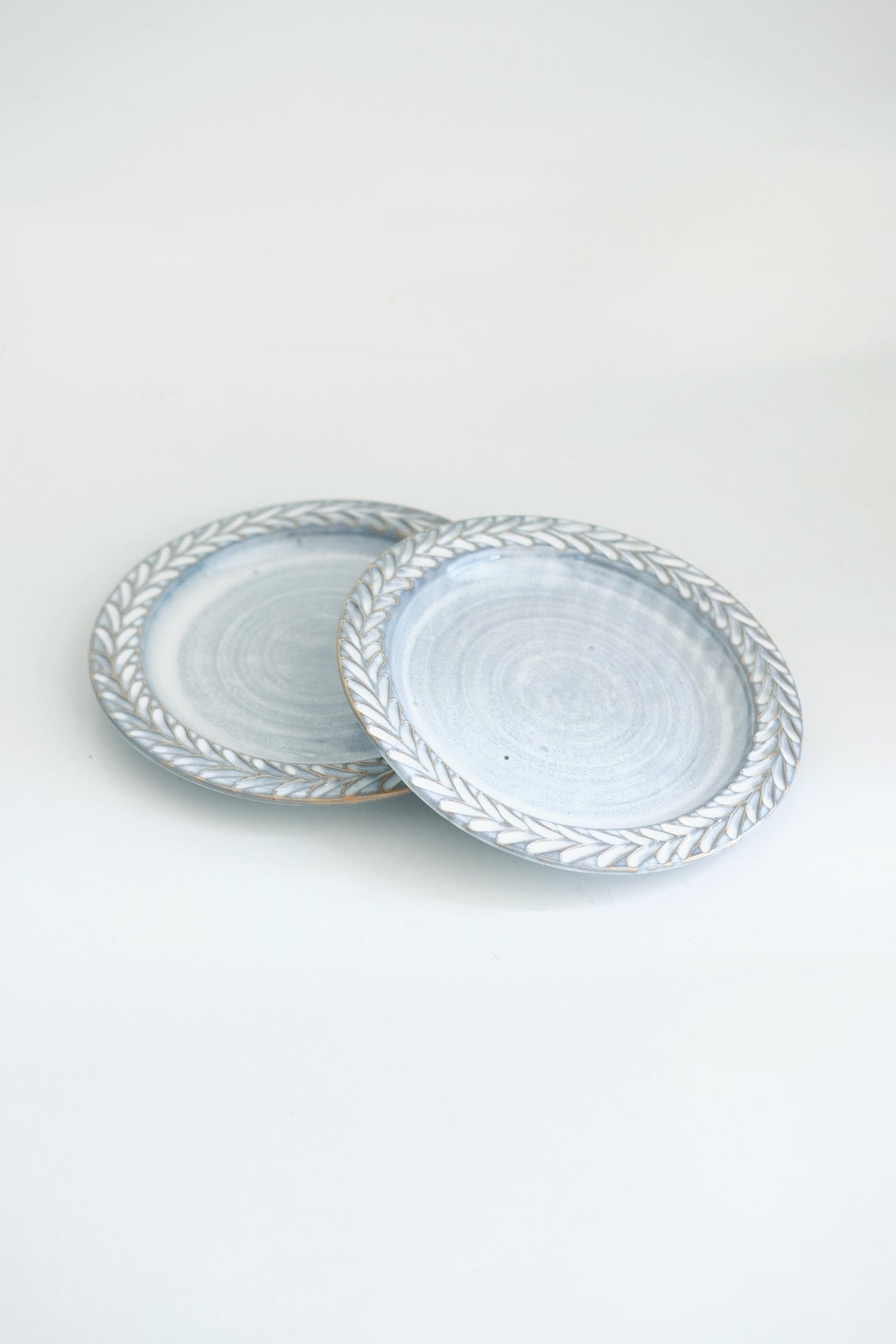 Titanium Small Fishtail Carved Plate – AL Ceramics