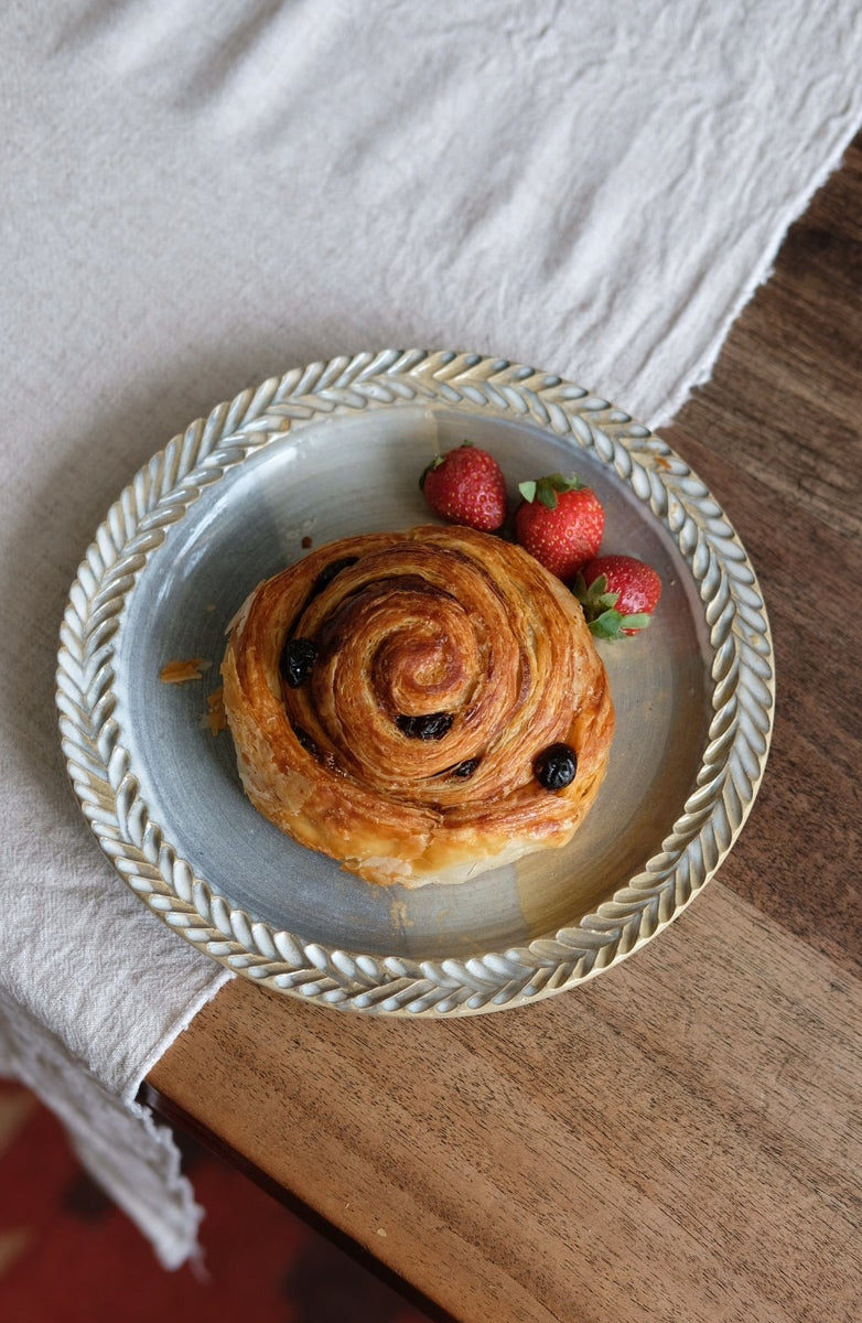 Titanium Small Fishtail Carved Plate – AL Ceramics